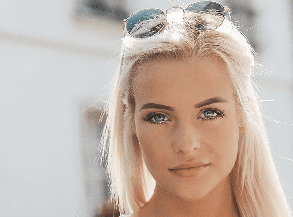 Elisa Becker | Booking Agent | Talent Roster | MN2S